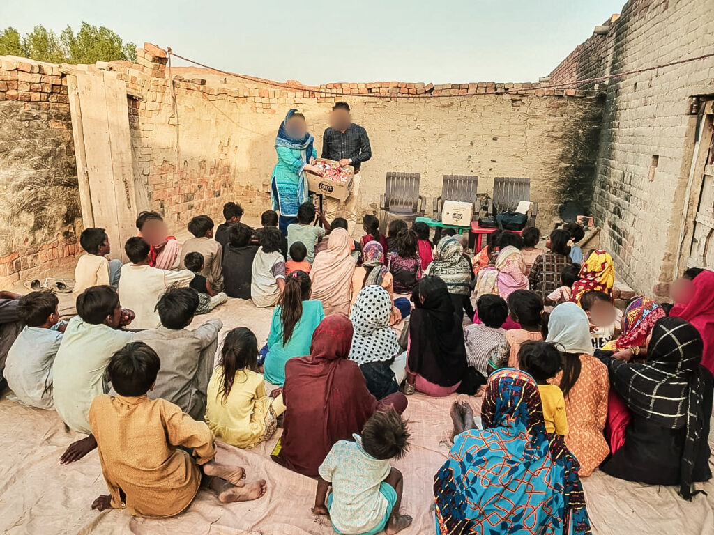 Comfort The Poor And Oppressed in Pakistan - Christian Aid Mission
